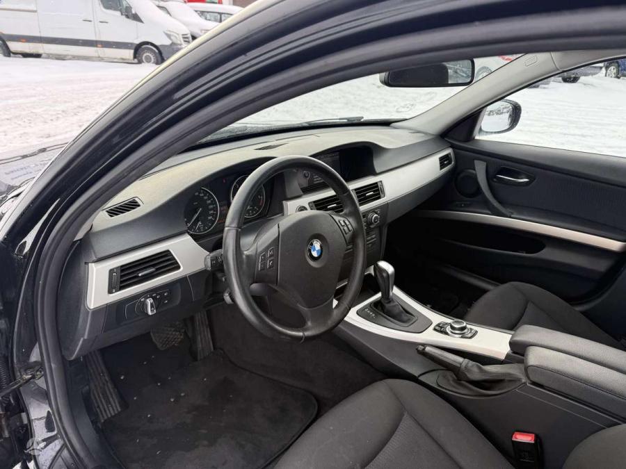 Melns BMW 318 2012 Marijampole, ar dzinēja tilpumu 2.00 L un nobraukumu 415 tūkst. km par 3900 €, foto 10 vietnē AUTOMOTO.COM.LV