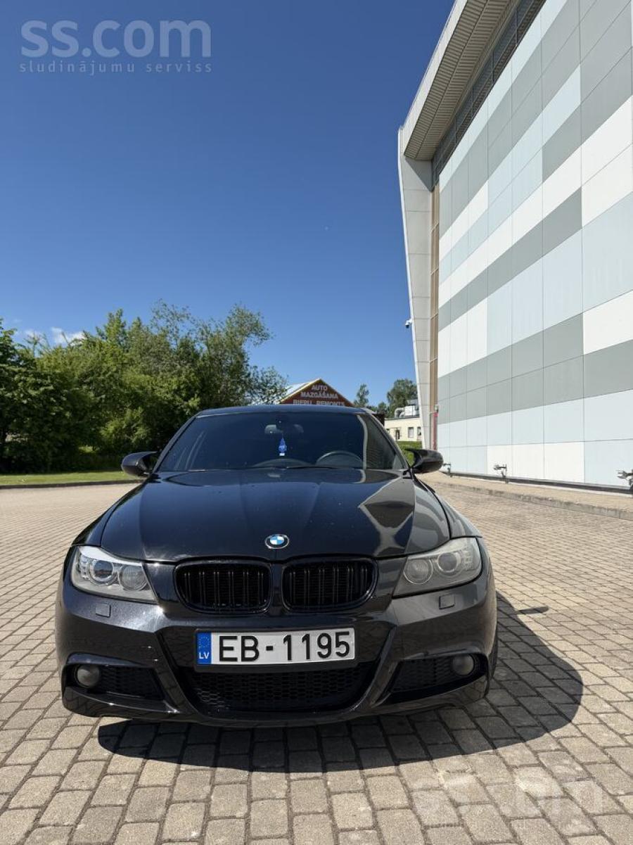 Black BMW 318 2012 in Riga, with an engine capacity of 2.00 L and mileage of 324 thousand km for 11100 €, photo 1 on AUTOMOTO.COM.LV