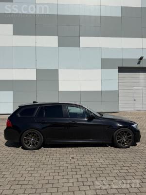 Black BMW 318 2012 in Riga, with an engine capacity of 2.00 L and mileage of 324 thousand km for 11100 €, photo 3 on AUTOMOTO.COM.LV