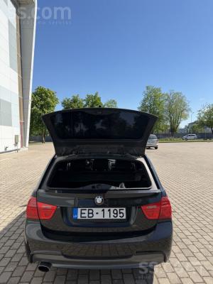 Black BMW 318 2012 in Riga, with an engine capacity of 2.00 L and mileage of 324 thousand km for 11100 €, photo 5 on AUTOMOTO.COM.LV