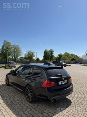 Black BMW 318 2012 in Riga, with an engine capacity of 2.00 L and mileage of 324 thousand km for 11100 €, photo 10 on AUTOMOTO.COM.LV