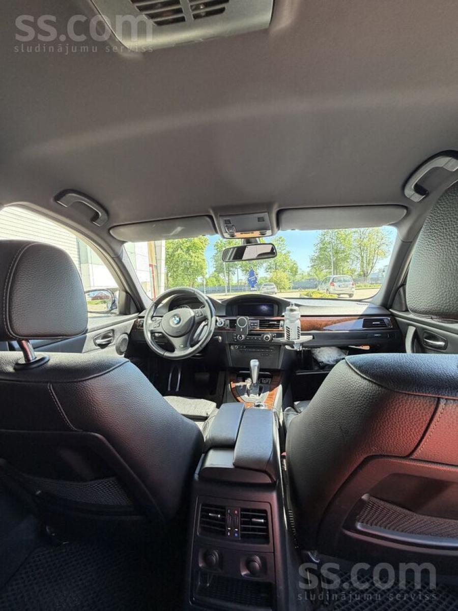 Black BMW 318 2012 in Riga, with an engine capacity of 2.00 L and mileage of 324 thousand km for 11100 €, photo 13 on AUTOMOTO.COM.LV