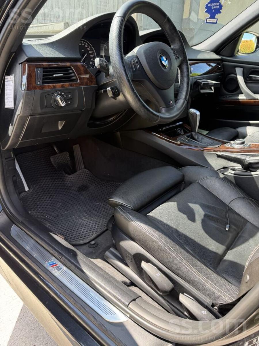 Black BMW 318 2012 in Riga, with an engine capacity of 2.00 L and mileage of 324 thousand km for 11100 €, photo 17 on AUTOMOTO.COM.LV