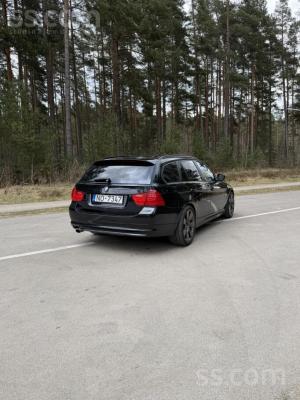 Black BMW 318 2012 in Riga, with an engine capacity of 2.00 L and mileage of 235 thousand km for 3800 €, photo 4 on AUTOMOTO.COM.LV