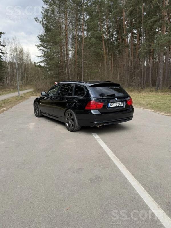 Black BMW 318 2012 in Riga, with an engine capacity of 2.00 L and mileage of 235 thousand km for 3800 €, photo 4 on AUTOMOTO.COM.LV