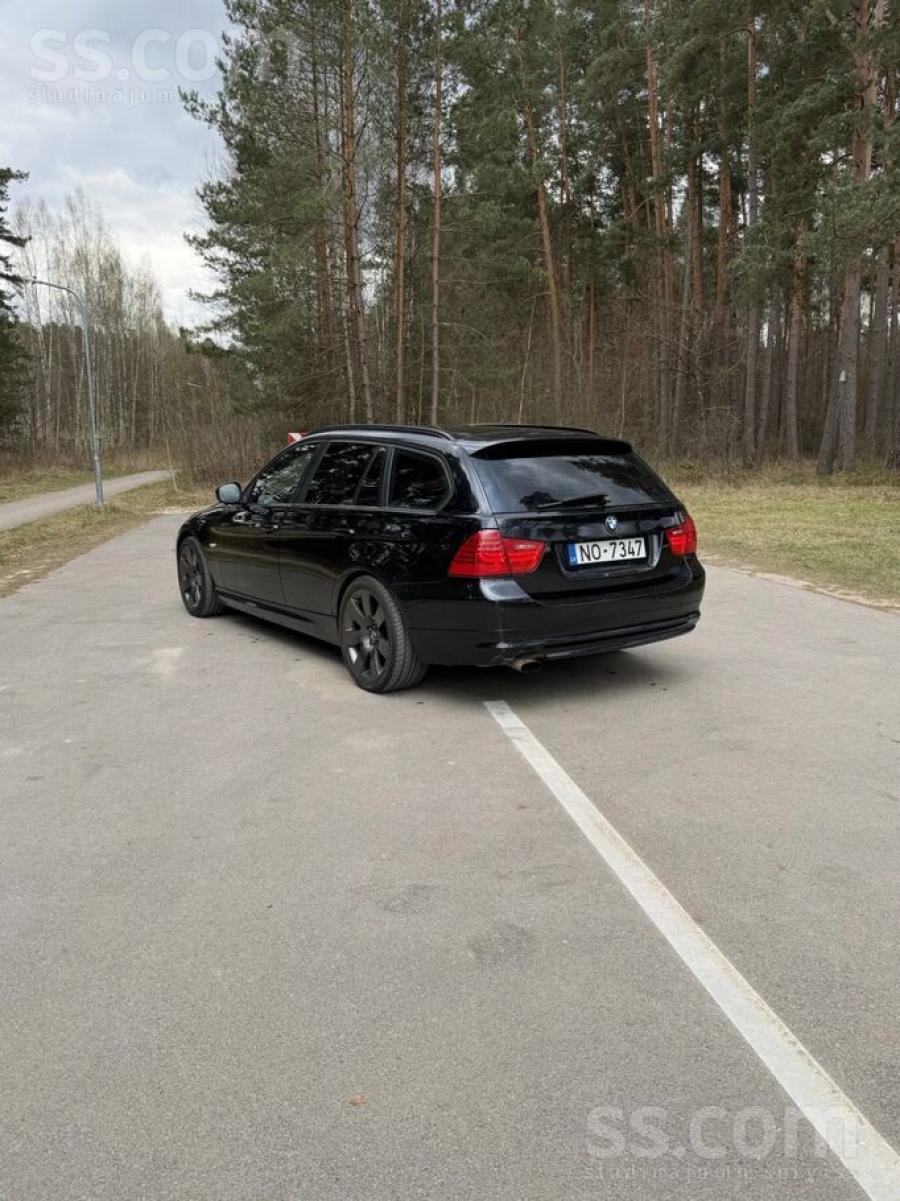 Black BMW 318 2012 in Riga, with an engine capacity of 2.00 L and mileage of 235 thousand km for 3800 €, photo 5 on AUTOMOTO.COM.LV