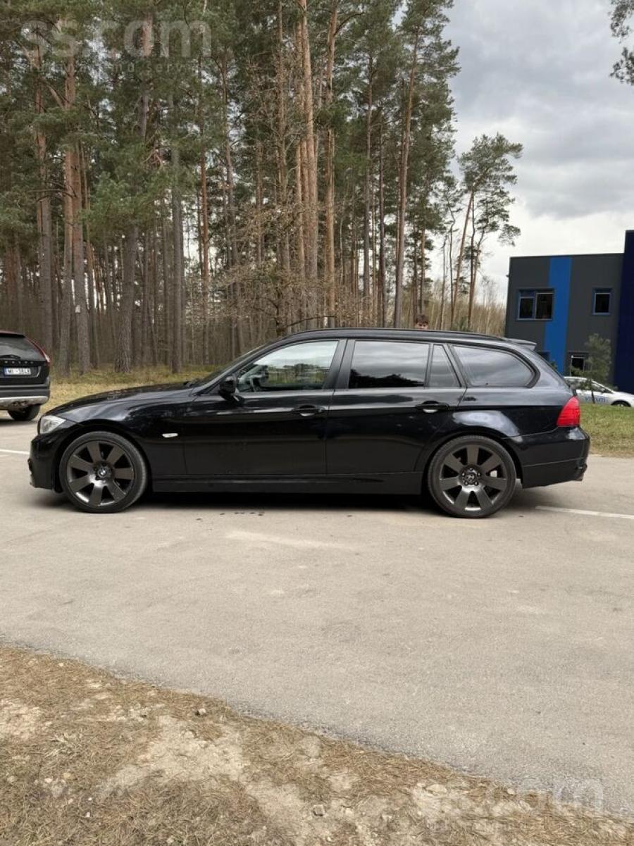 Black BMW 318 2012 in Riga, with an engine capacity of 2.00 L and mileage of 235 thousand km for 3800 €, photo 6 on AUTOMOTO.COM.LV