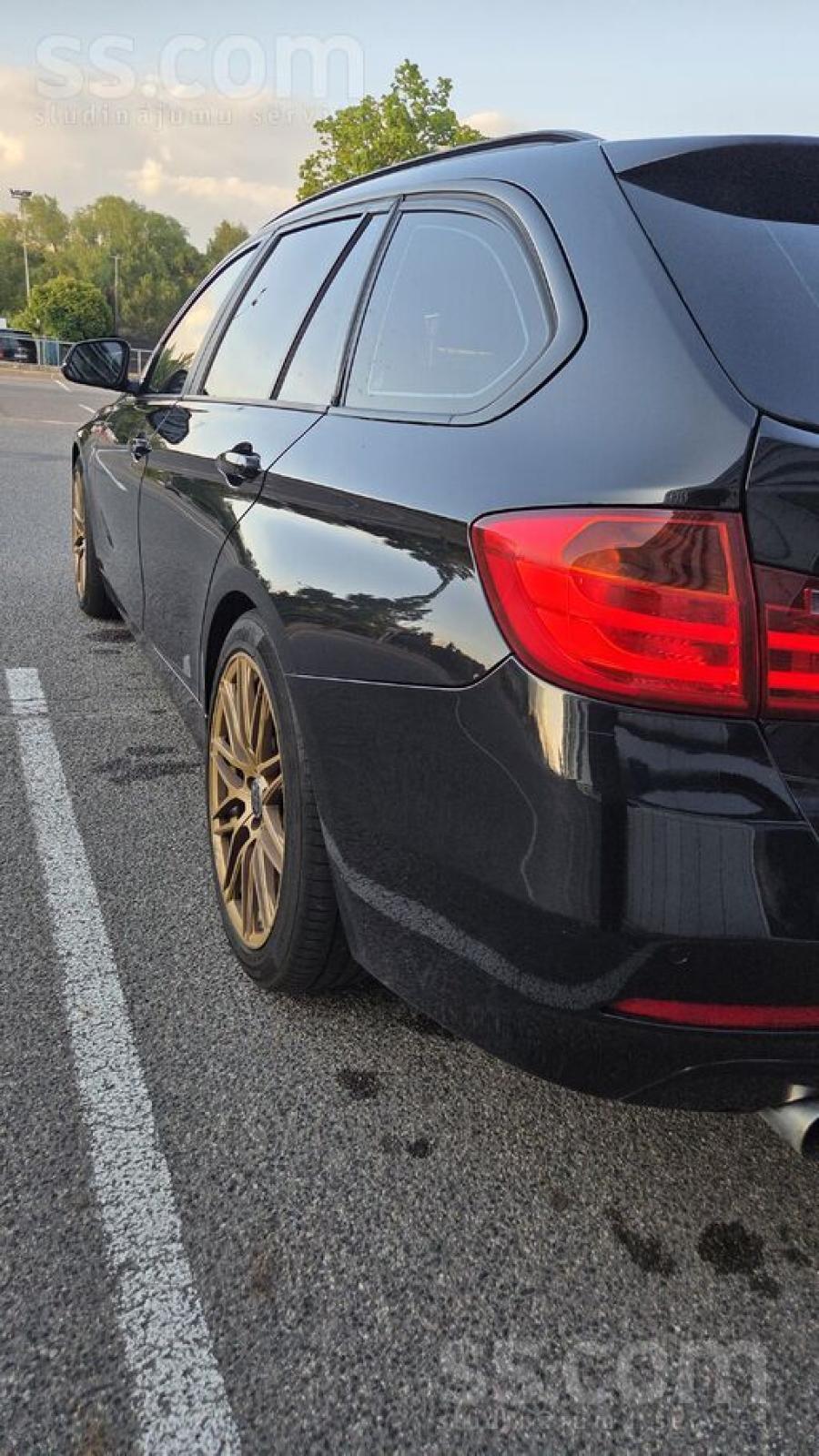 Black BMW 318 2012 in Riga, with an engine capacity of 2.00 L and mileage of 247 thousand km for 5950 €, photo 14 on AUTOMOTO.COM.LV