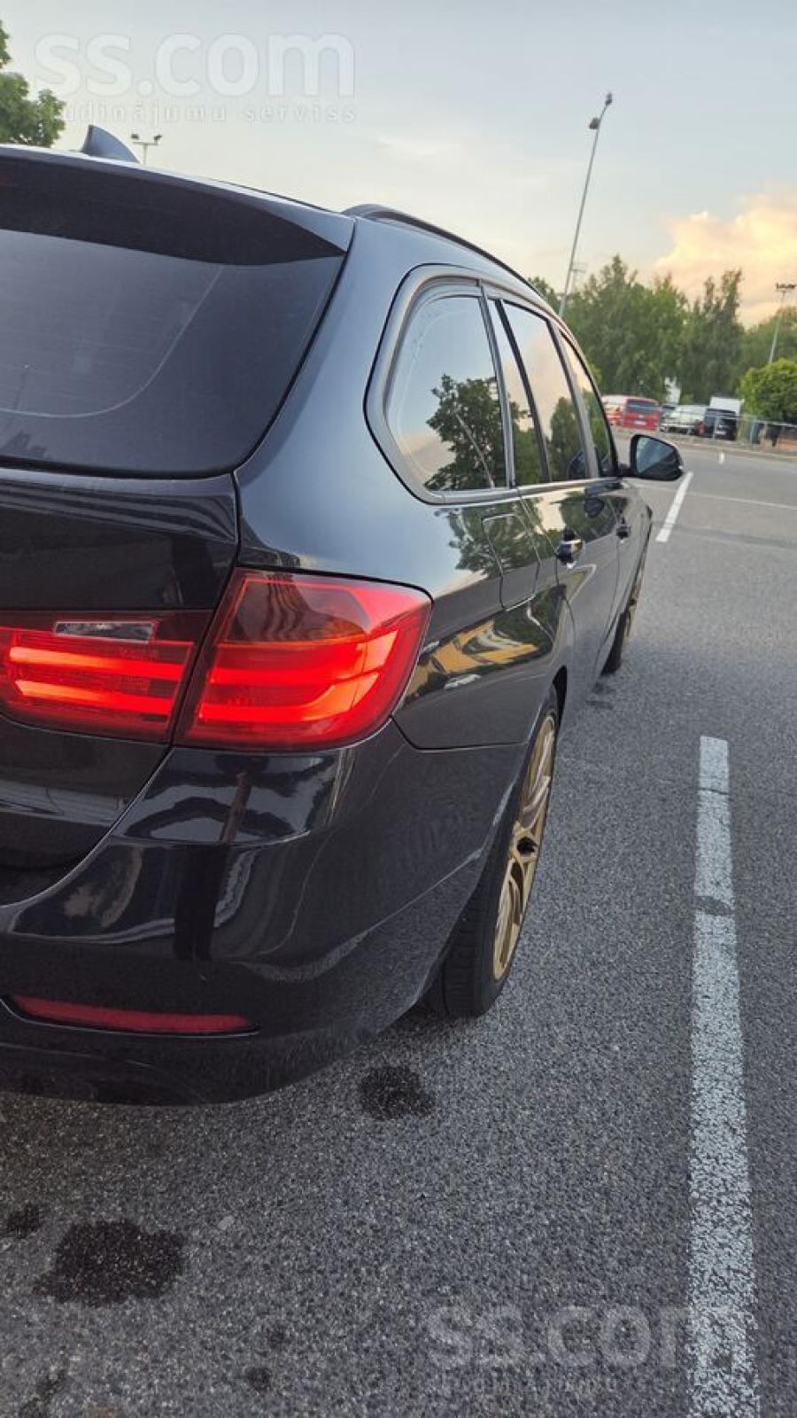 Black BMW 318 2012 in Riga, with an engine capacity of 2.00 L and mileage of 247 thousand km for 5950 €, photo 18 on AUTOMOTO.COM.LV