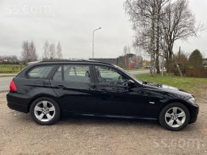 Black BMW 318 2012 in Riga, with an engine capacity of 2.00 L and mileage of 251 thousand km for 5790 €, photo 7 on AUTOMOTO.COM.LV