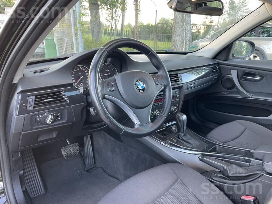 Black BMW 318 2012 in Riga, with an engine capacity of 2.00 L and mileage of 251 thousand km for 5790 €, photo 10 on AUTOMOTO.COM.LV