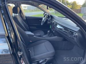 Black BMW 318 2012 in Riga, with an engine capacity of 2.00 L and mileage of 251 thousand km for 5790 €, photo 19 on AUTOMOTO.COM.LV