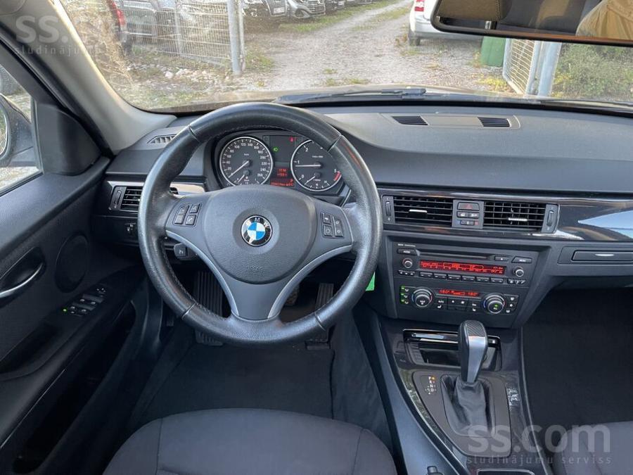 Black BMW 318 2012 in Riga, with an engine capacity of 2.00 L and mileage of 251 thousand km for 5790 €, photo 23 on AUTOMOTO.COM.LV