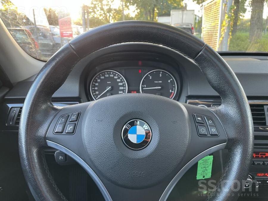 Black BMW 318 2012 in Riga, with an engine capacity of 2.00 L and mileage of 251 thousand km for 5790 €, photo 24 on AUTOMOTO.COM.LV