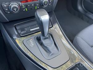 Black BMW 318 2012 in Riga, with an engine capacity of 2.00 L and mileage of 251 thousand km for 5790 €, photo 27 on AUTOMOTO.COM.LV
