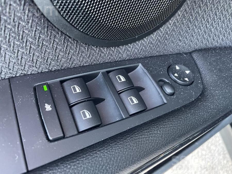 Black BMW 318 2012 in Riga, with an engine capacity of 2.00 L and mileage of 251 thousand km for 5790 €, photo 28 on AUTOMOTO.COM.LV