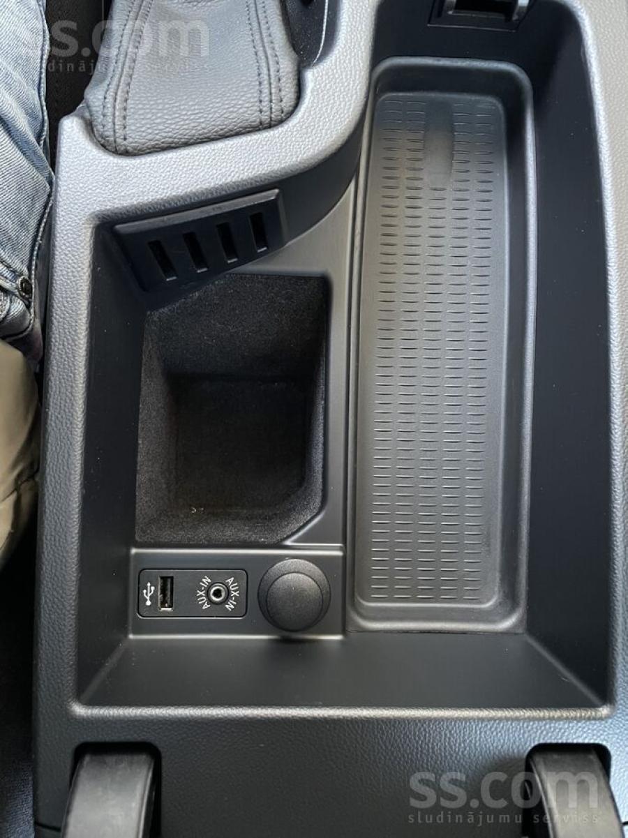 Black BMW 318 2012 in Riga, with an engine capacity of 2.00 L and mileage of 251 thousand km for 5790 €, photo 31 on AUTOMOTO.COM.LV