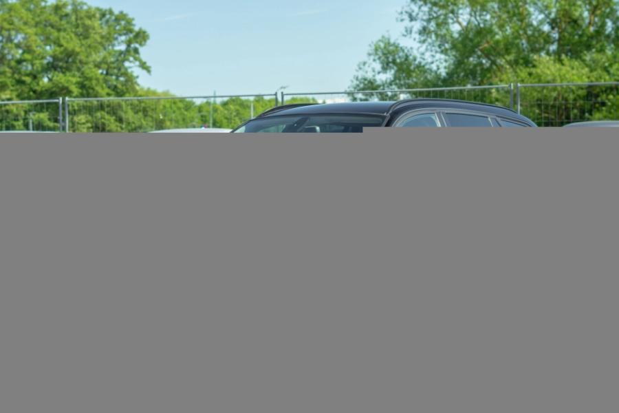 Black BMW 318 2012 in Riga, with an engine capacity of 2.00 L and mileage of 266 thousand km for 6250 €, photo 3 on AUTOMOTO.COM.LV