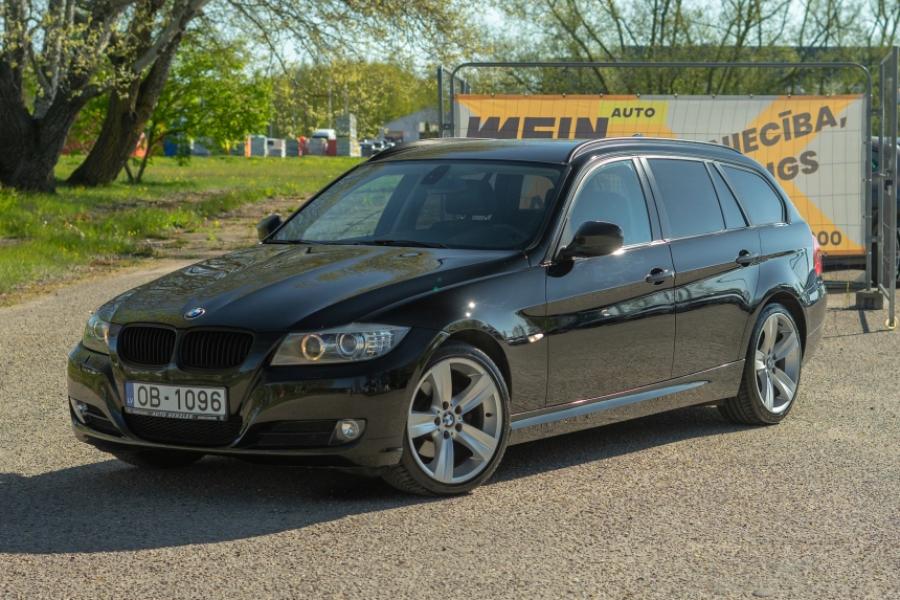 Black BMW 318 2012 in Riga, with an engine capacity of 2.00 L and mileage of 266 thousand km for 6250 €, photo 4 on AUTOMOTO.COM.LV