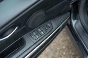 Black BMW 318 2012 in Riga, with an engine capacity of 2.00 L and mileage of 266 thousand km for 6250 €, photo 15 on AUTOMOTO.COM.LV