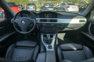 Black BMW 318 2012 in Riga, with an engine capacity of 2.00 L and mileage of 266 thousand km for 6250 €, photo 16 on AUTOMOTO.COM.LV