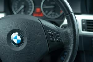 Black BMW 318 2012 in Riga, with an engine capacity of 2.00 L and mileage of 266 thousand km for 6250 €, photo 17 on AUTOMOTO.COM.LV