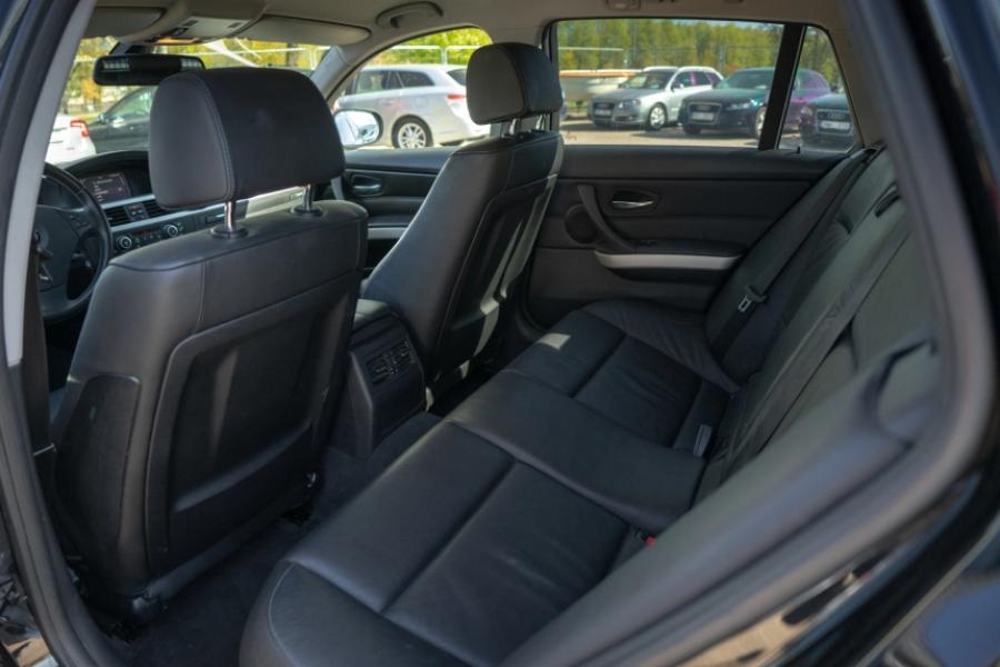 Black BMW 318 2012 in Riga, with an engine capacity of 2.00 L and mileage of 266 thousand km for 6250 €, photo 20 on AUTOMOTO.COM.LV