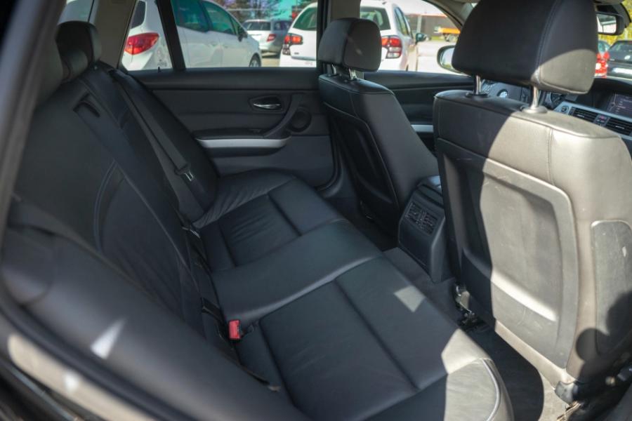 Black BMW 318 2012 in Riga, with an engine capacity of 2.00 L and mileage of 266 thousand km for 6250 €, photo 24 on AUTOMOTO.COM.LV