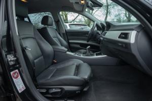 Black BMW 318 2012 in Riga, with an engine capacity of 2.00 L and mileage of 266 thousand km for 6250 €, photo 42 on AUTOMOTO.COM.LV