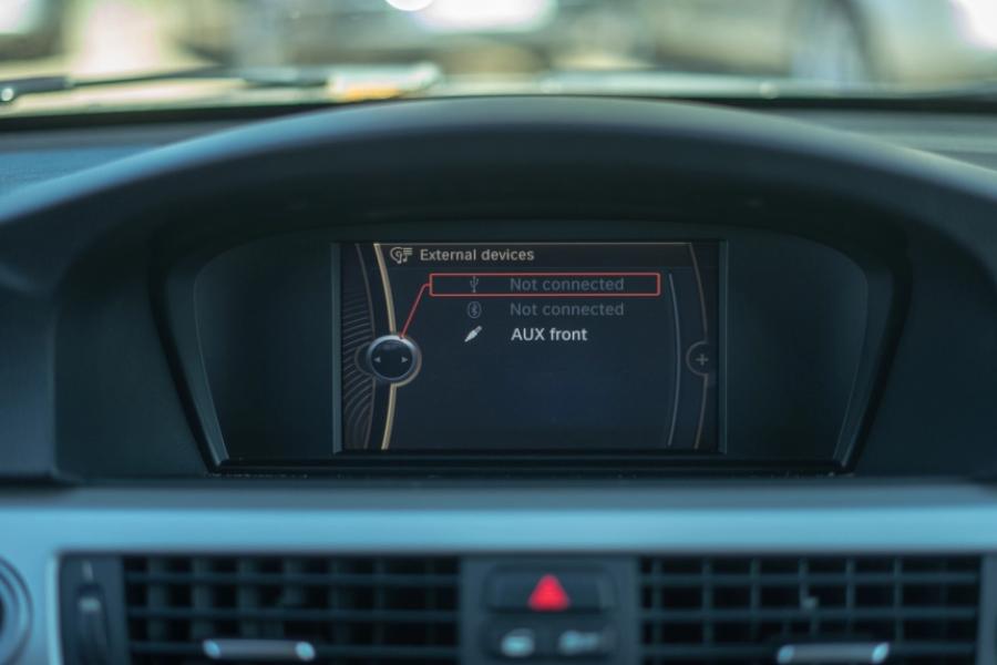 Black BMW 318 2012 in Riga, with an engine capacity of 2.00 L and mileage of 266 thousand km for 6250 €, photo 43 on AUTOMOTO.COM.LV