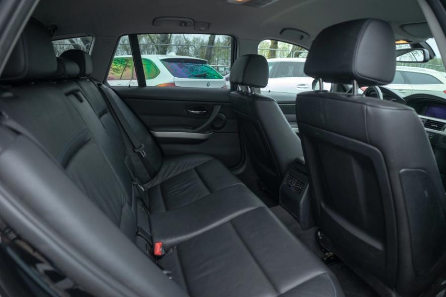 Black BMW 318 2012 in Riga, with an engine capacity of 2.00 L and mileage of 266 thousand km for 6250 €, photo 45 on AUTOMOTO.COM.LV