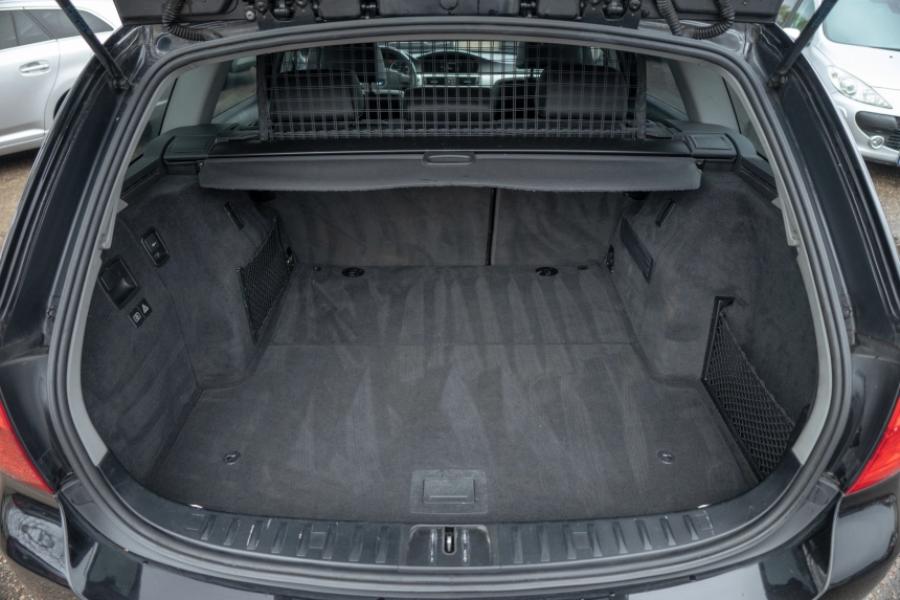 Black BMW 318 2012 in Riga, with an engine capacity of 2.00 L and mileage of 266 thousand km for 6250 €, photo 47 on AUTOMOTO.COM.LV