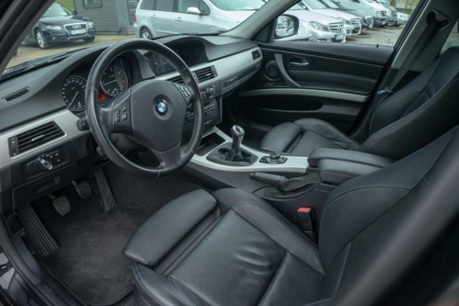 Black BMW 318 2012 in Riga, with an engine capacity of 2.00 L and mileage of 266 thousand km for 6250 €, photo 51 on AUTOMOTO.COM.LV