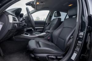 Black BMW 318 2012 in Riga, with an engine capacity of 2.00 L and mileage of 266 thousand km for 6250 €, photo 53 on AUTOMOTO.COM.LV