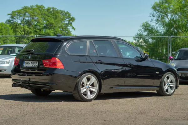 Black BMW 318 2012 in Liepaja, with an engine capacity of 2.00 L and mileage of 266 thousand km for 6250 €, photo 4 on AUTOMOTO.COM.LV