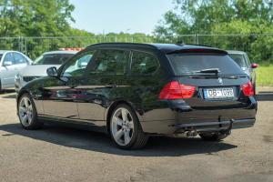 Black BMW 318 2012 in Liepaja, with an engine capacity of 2.00 L and mileage of 266 thousand km for 6250 €, photo 3 on AUTOMOTO.COM.LV