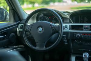 Black BMW 318 2012 in Liepaja, with an engine capacity of 2.00 L and mileage of 266 thousand km for 6250 €, photo 16 on AUTOMOTO.COM.LV