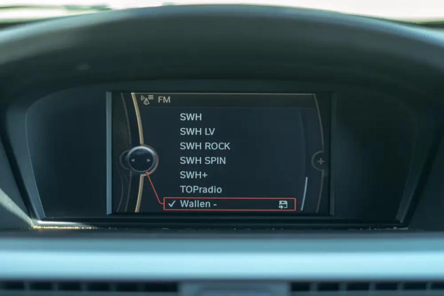 Black BMW 318 2012 in Liepaja, with an engine capacity of 2.00 L and mileage of 266 thousand km for 6250 €, photo 25 on AUTOMOTO.COM.LV