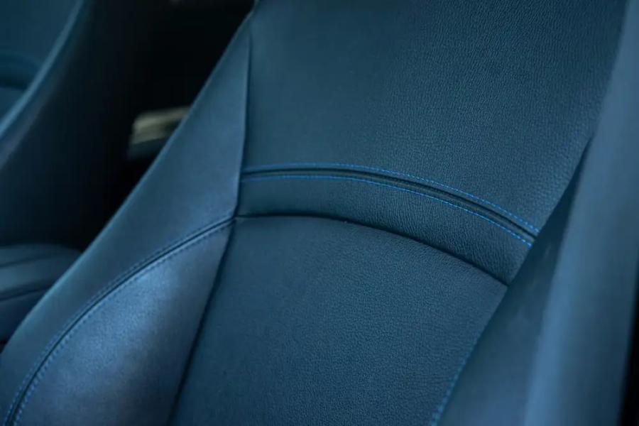 Black BMW 318 2012 in Liepaja, with an engine capacity of 2.00 L and mileage of 266 thousand km for 6250 €, photo 32 on AUTOMOTO.COM.LV