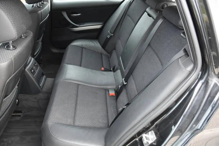 Melns BMW 318 2012 Mārupe, ar dzinēja tilpumu 2.00 L un nobraukumu 284 tūkst. km par 5490 €, foto 15 vietnē AUTOMOTO.COM.LV