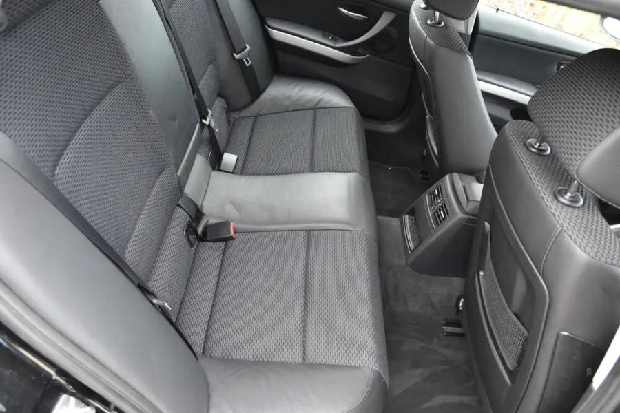 Melns BMW 318 2012 Mārupe, ar dzinēja tilpumu 2.00 L un nobraukumu 284 tūkst. km par 5490 €, foto 16 vietnē AUTOMOTO.COM.LV