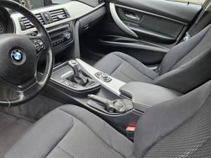 Black BMW 318 2012 in Riga, with an engine capacity of 2.00 L and mileage of 265 thousand km for 7490 €, photo 14 on AUTOMOTO.COM.LV