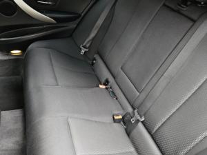 Black BMW 318 2012 in Riga, with an engine capacity of 2.00 L and mileage of 265 thousand km for 7490 €, photo 15 on AUTOMOTO.COM.LV