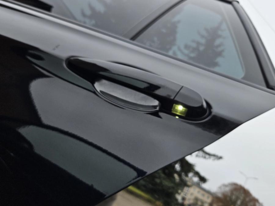 Black BMW 318 2012 in Riga, with an engine capacity of 2.00 L and mileage of 265 thousand km for 7490 €, photo 17 on AUTOMOTO.COM.LV