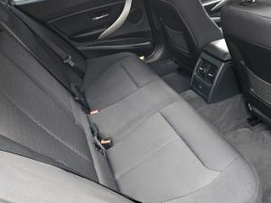 Black BMW 318 2012 in Riga, with an engine capacity of 2.00 L and mileage of 265 thousand km for 7490 €, photo 20 on AUTOMOTO.COM.LV