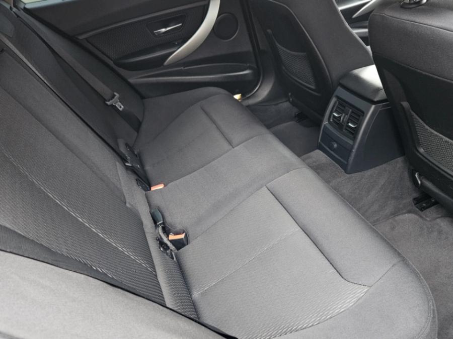 Black BMW 318 2012 in Riga, with an engine capacity of 2.00 L and mileage of 265 thousand km for 7490 €, photo 20 on AUTOMOTO.COM.LV