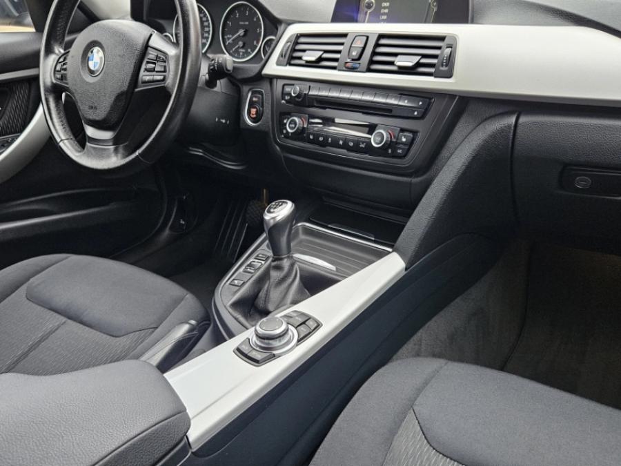 Black BMW 318 2012 in Riga, with an engine capacity of 2.00 L and mileage of 265 thousand km for 7490 €, photo 21 on AUTOMOTO.COM.LV
