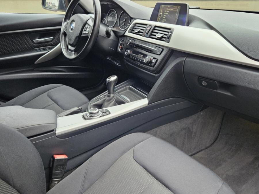 Black BMW 318 2012 in Riga, with an engine capacity of 2.00 L and mileage of 265 thousand km for 7490 €, photo 25 on AUTOMOTO.COM.LV