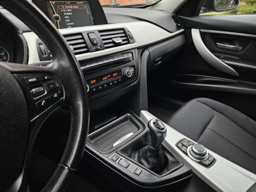 Black BMW 318 2012 in Riga, with an engine capacity of 2.00 L and mileage of 265 thousand km for 7490 €, photo 28 on AUTOMOTO.COM.LV
