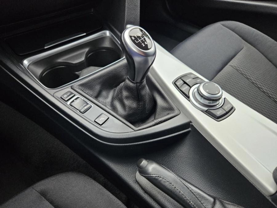 Black BMW 318 2012 in Riga, with an engine capacity of 2.00 L and mileage of 265 thousand km for 7490 €, photo 30 on AUTOMOTO.COM.LV